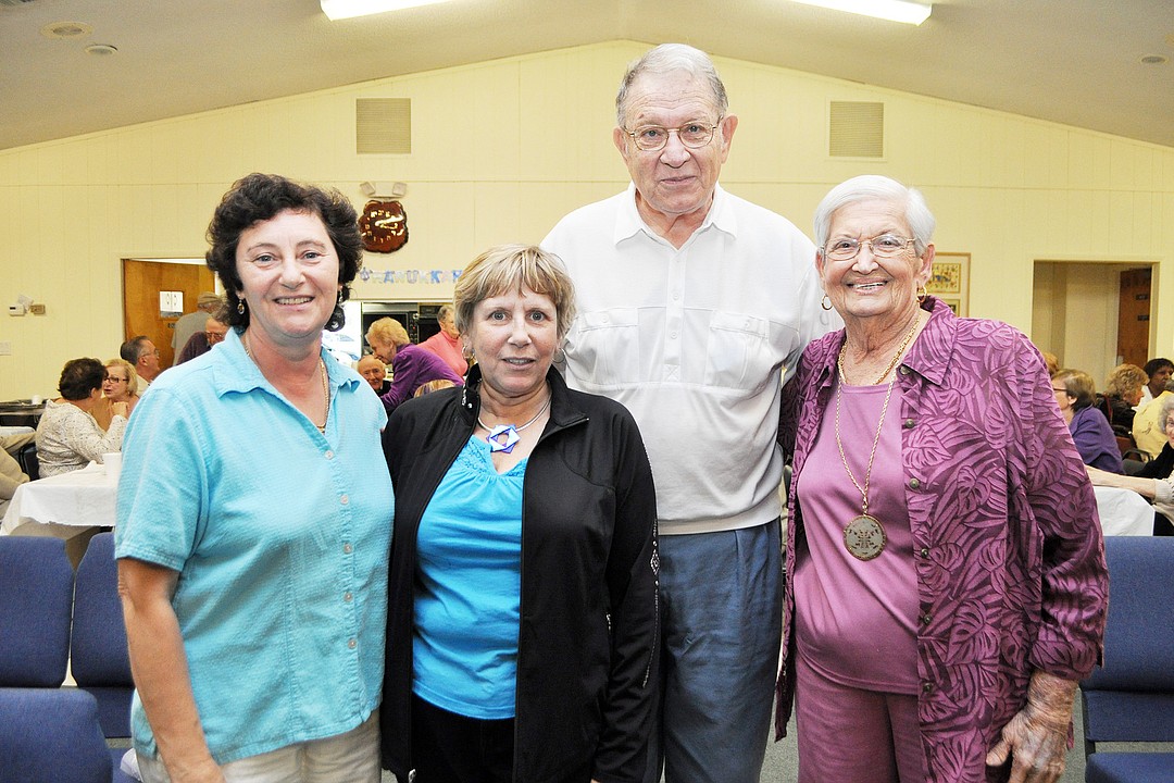 Temple Beth Shalom celebrates Hanukkah | Observer Local News | Palm ...