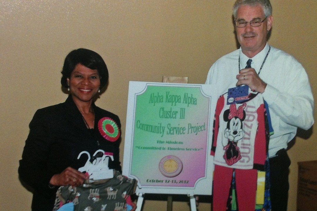 Alpha Kappa Alpha donates clothes for children | Observer Local News ...