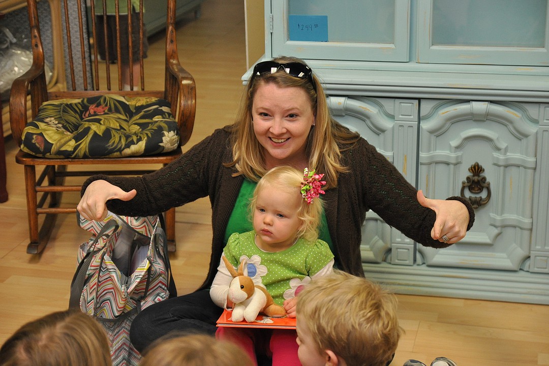 Story time teaches tots sign language | Observer Local News | Palm ...