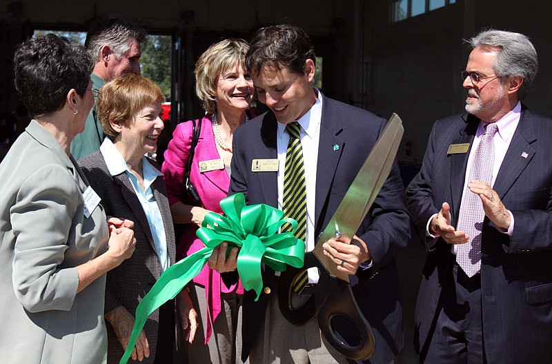 Your Observer | Photo - Mayor Kelly Kirschner holds the large bow for ...