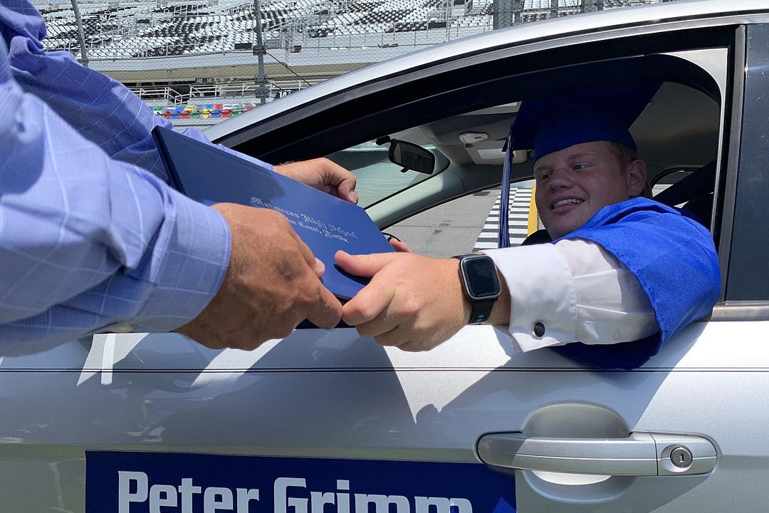 PHOTO FINISH: Historic graduation for Matanzas High School at the ...