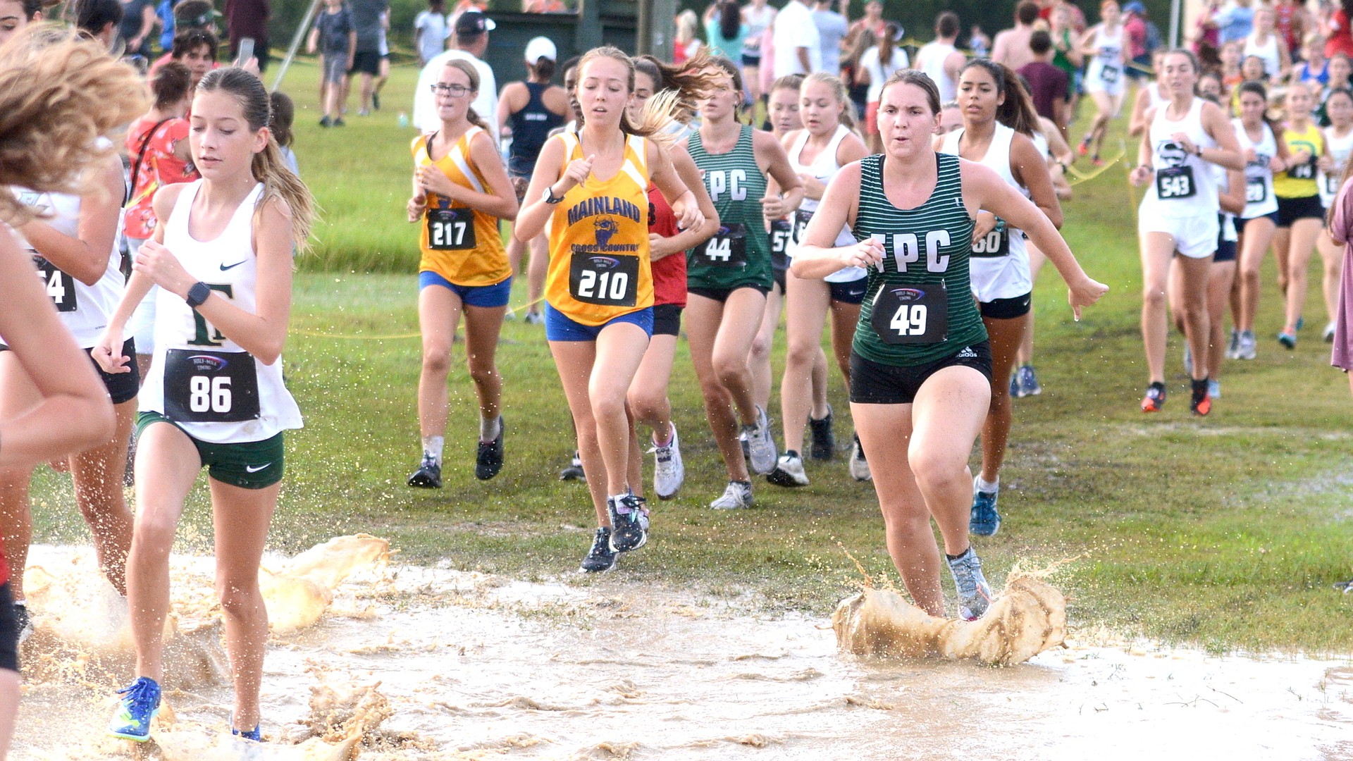 686 runners slog through muddy, wet course at Spikes & Spurs Classic ...