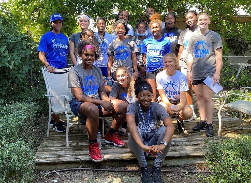 Service project by DSC women's basketball players — including Lily ...
