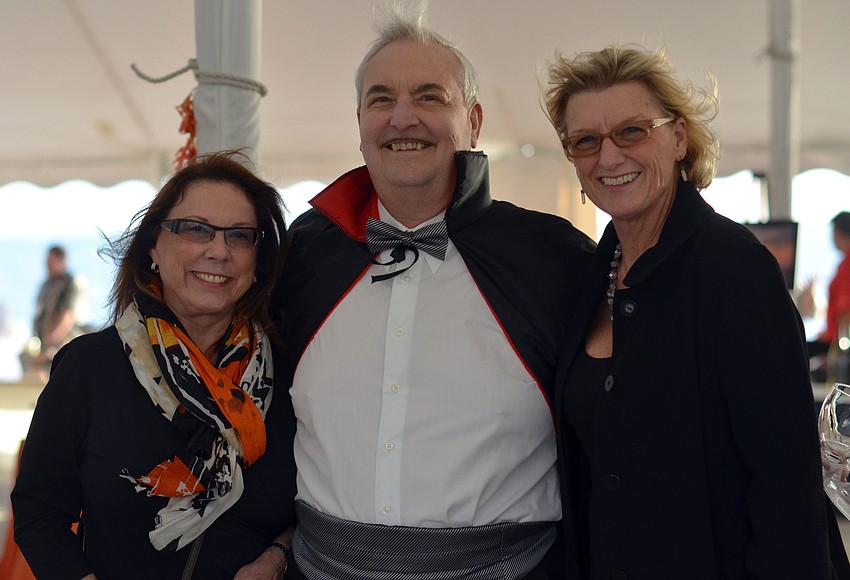 Your Observer | Photo - D'Arcy and Ray Arpke with Lynn Christensen