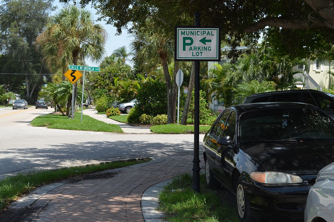 Siesta Key stakeholders explore parking options | Your Observer