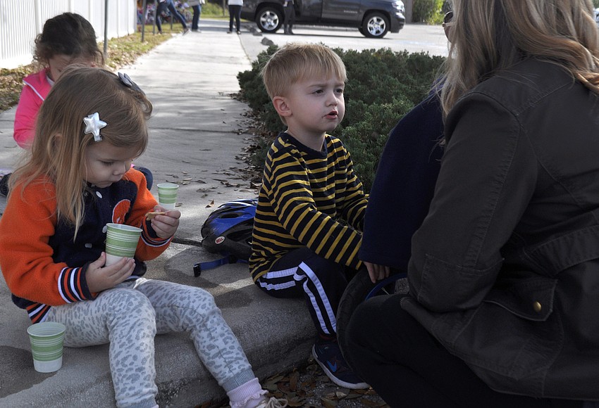 Your Observer | Photo - Georgia Blevins and Ryan Sirianni eat snacks ...