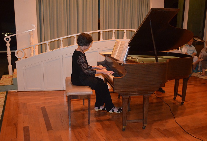 Your Observer | Photo - Pianist Jan Ortmann