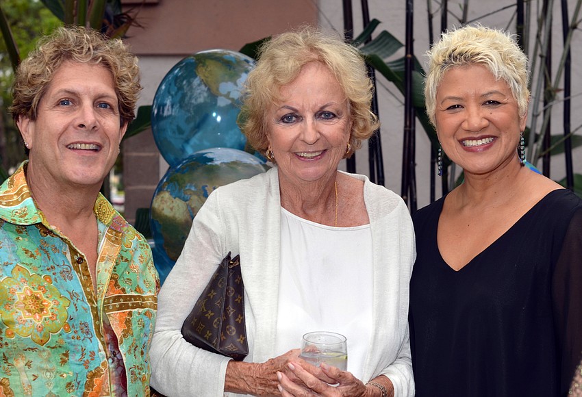 Your Observer | Photo - Tom Calloway, Nancy Smith and Rosenda Calloway