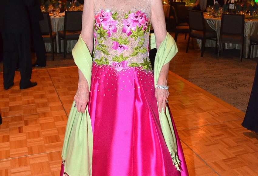 Your Observer | Photo - Diane Roskamp dazzles in a Van Cleve Collection ...