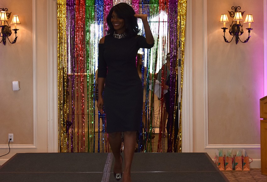 Your Observer | Photo - Miss America 2004 Ericka Dunlap waves to guests ...