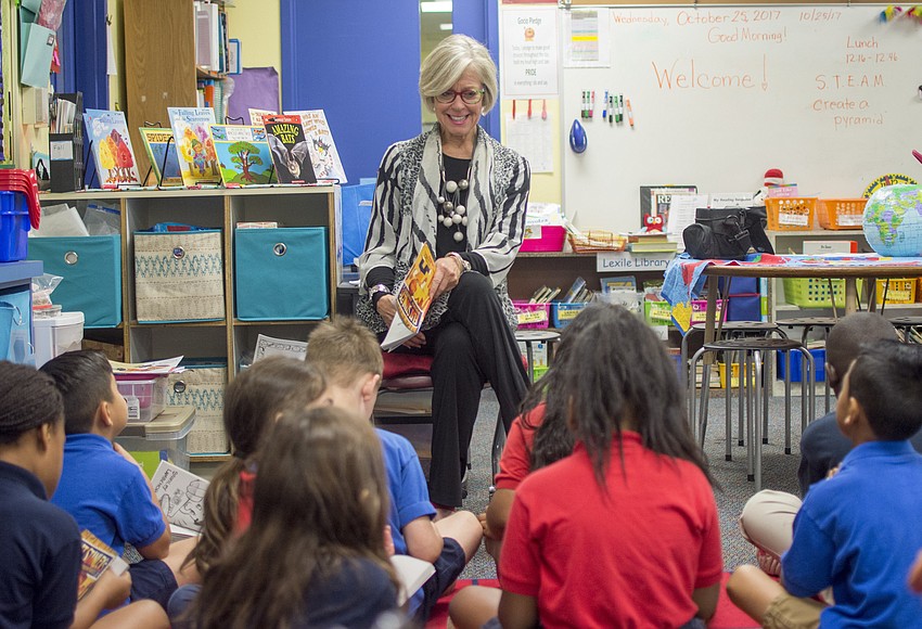 Community Foundation staff, donors read to Gocio students | Your Observer