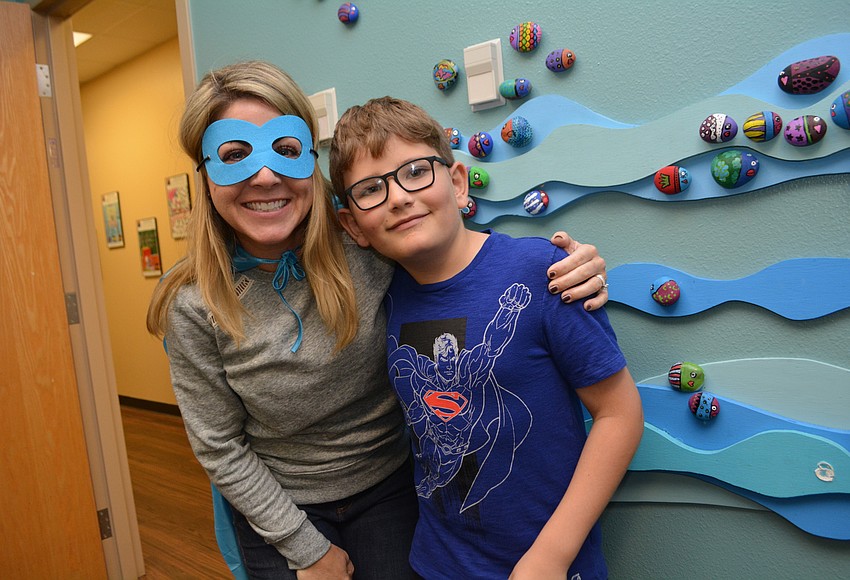 Your Observer | Photo - Third-grade teacher Kristi Dyer poses with 8 ...