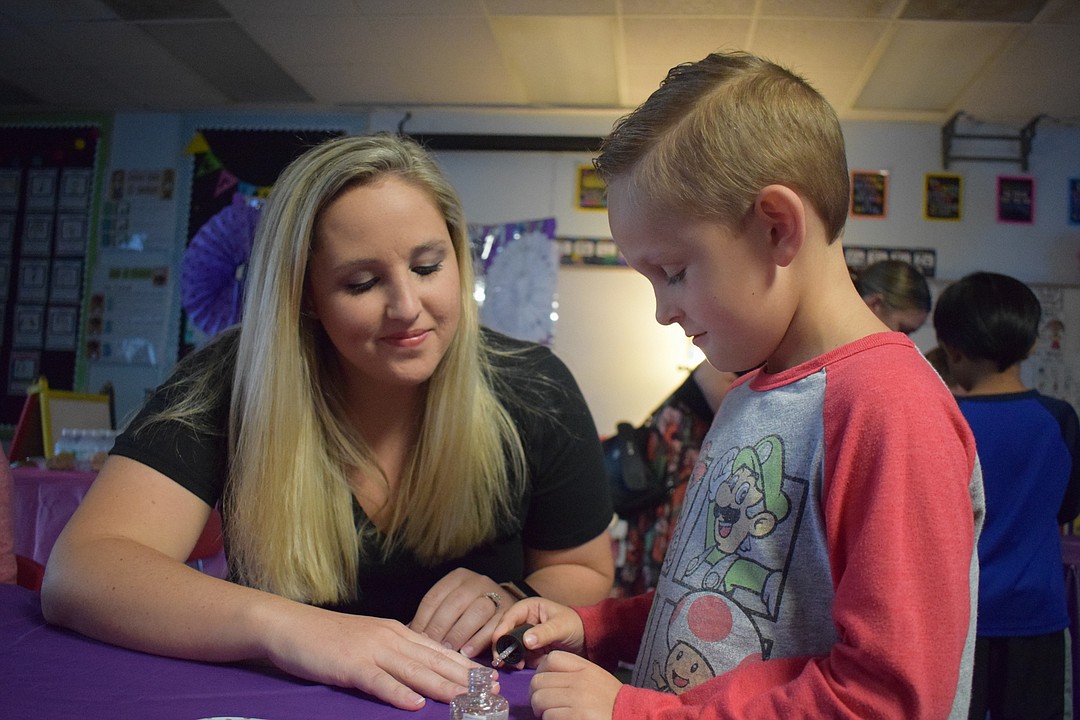 Moms pampered with class at Gene Witt Elementary | Your Observer