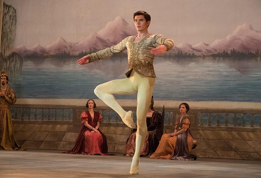 Review: 'The White Crow' is an unimpressive look at the life of dancer ...