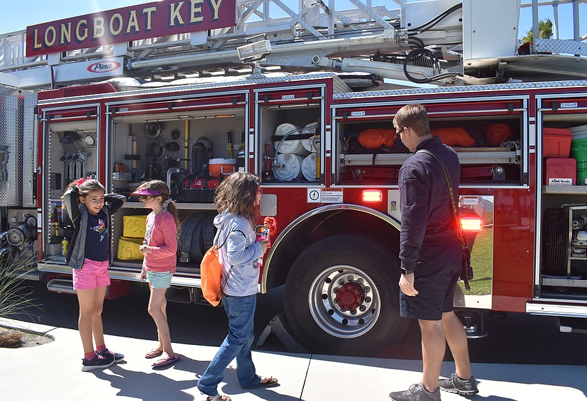 Your Observer | Photo - Zuleika Zunz and Alahna and Lexie Smith check ...