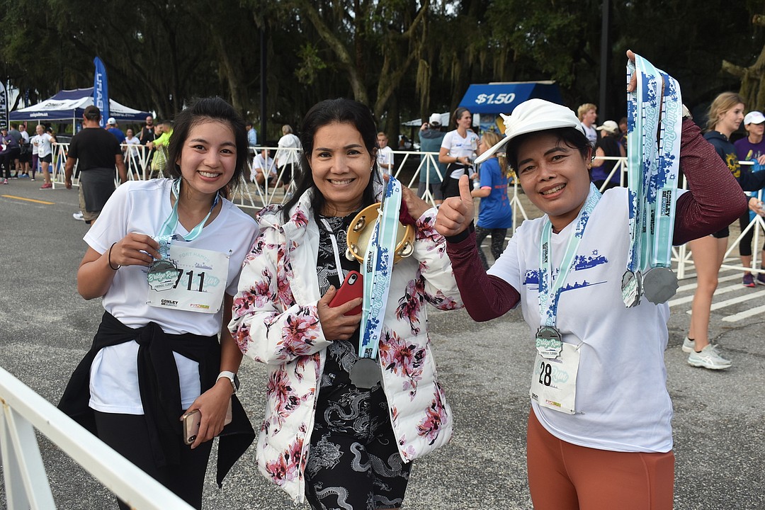 Hundreds brave the elements for the annual Fort Hamer Bridge Run | Your ...