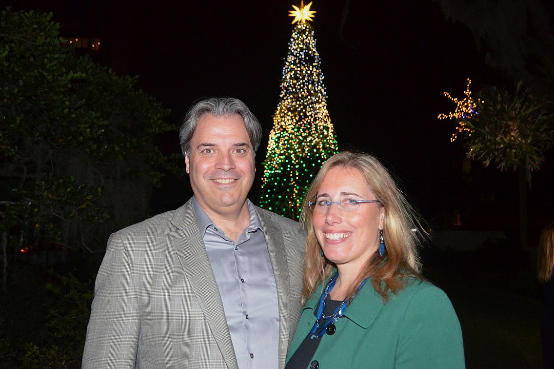 Selby tree lighting brightens attendees' holiday spirit | Your Observer