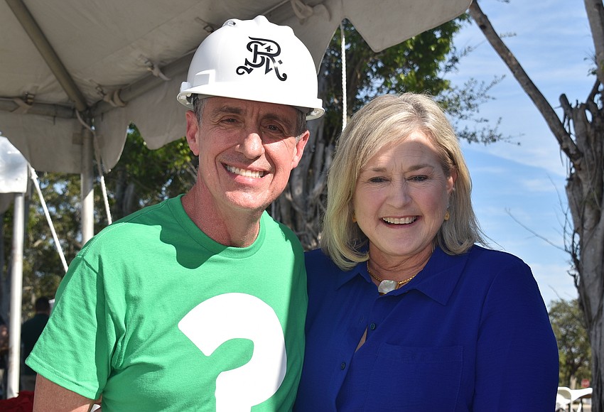 Your Observer | Photo - Kiwanis President Michael Garey and grand prize ...