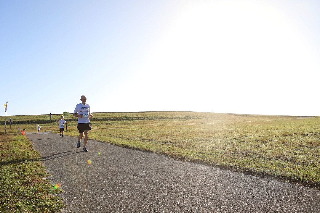 Shark's Tooth 10k returns to Rothenbach Park | Your Observer