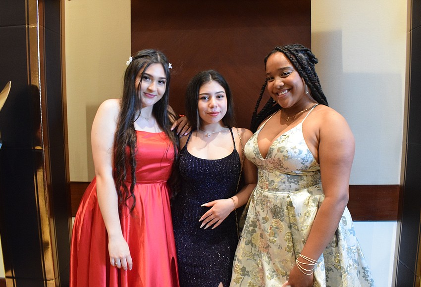 Your Observer | Photo - Senior Ana Garzon, sophomore Camila Munoz and ...