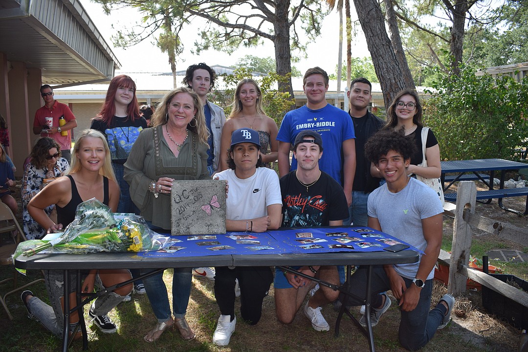 East Bradenton high school seniors reunite with their fifth grade ...