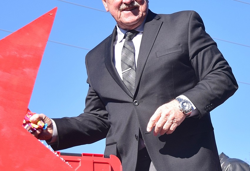 West Orange Times & Observer | Photo - Ocoee Mayor Rusty Johnson donned ...