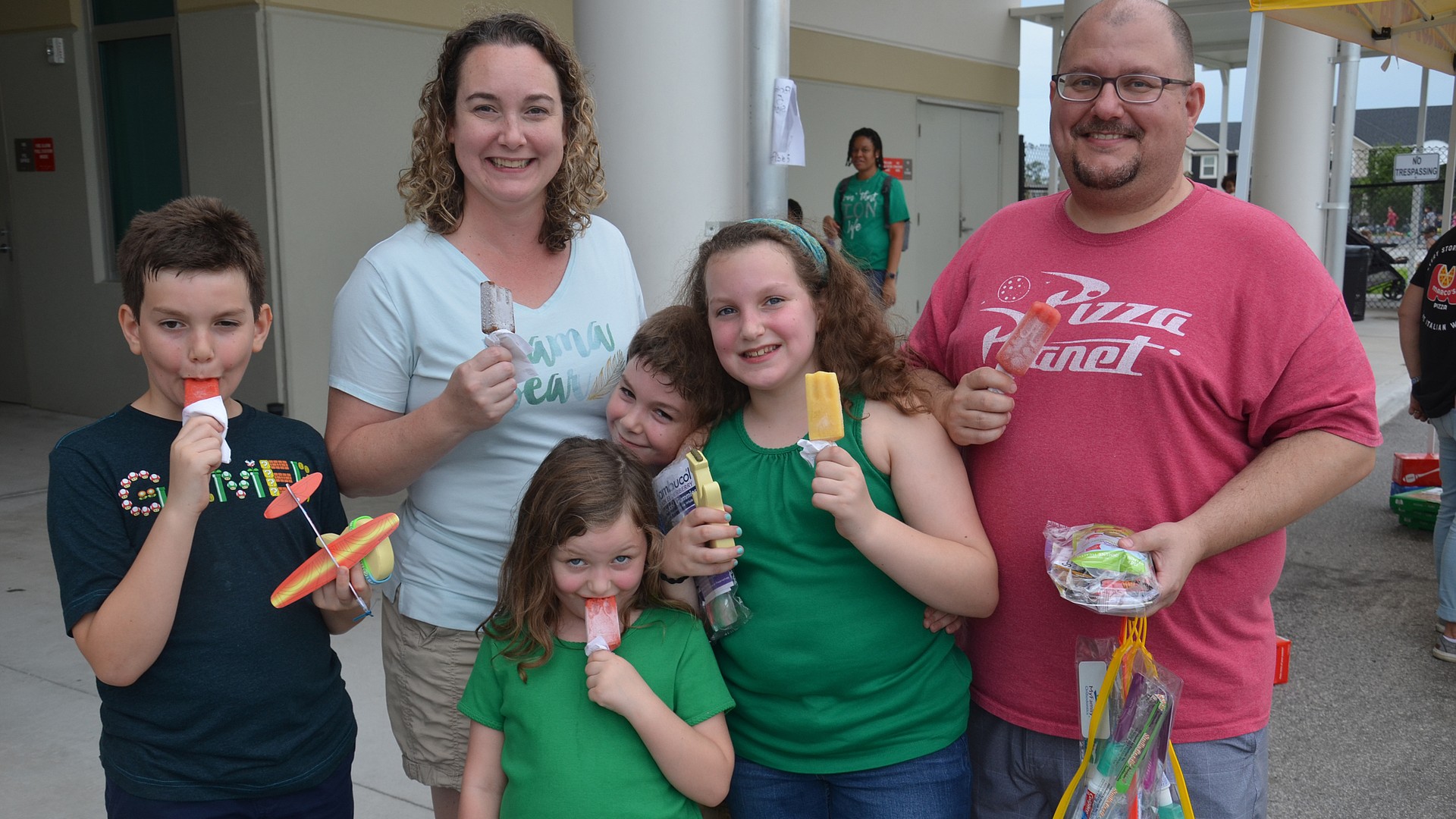 Food trucks descend on Bay Lake Elementary for back to school event ...