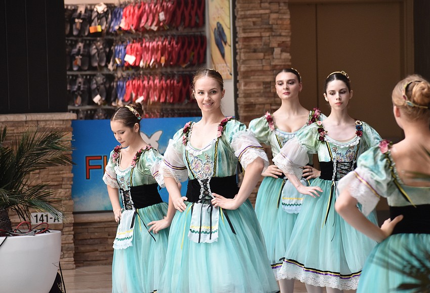 Your Observer | Photo - Giselle Sena, Rebecca Kimsey, Coral Herpai, and ...