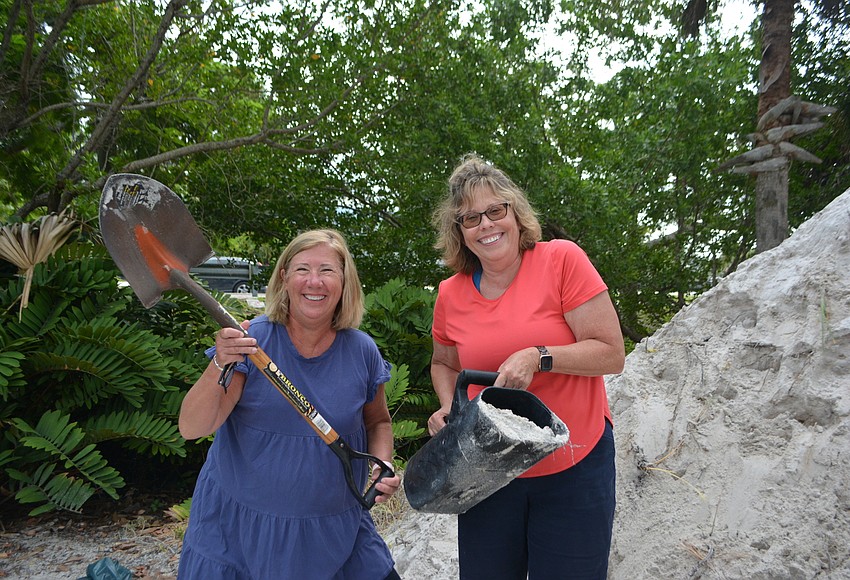 Longboat Key residents fill sandbags preparing for Ian | Your Observer