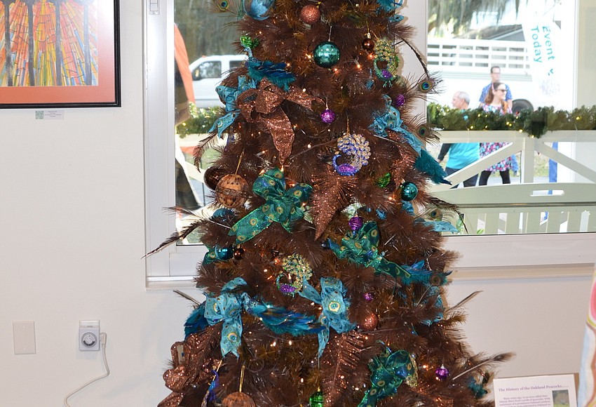 Decorate holiday tree for Oakland | West Orange Times & Observer