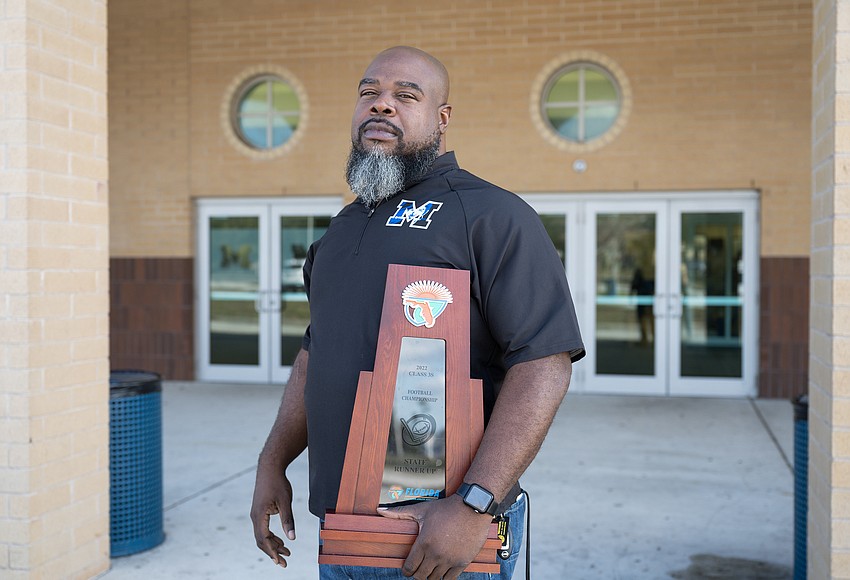 Standing O: Mr. Incredible Lester Davis