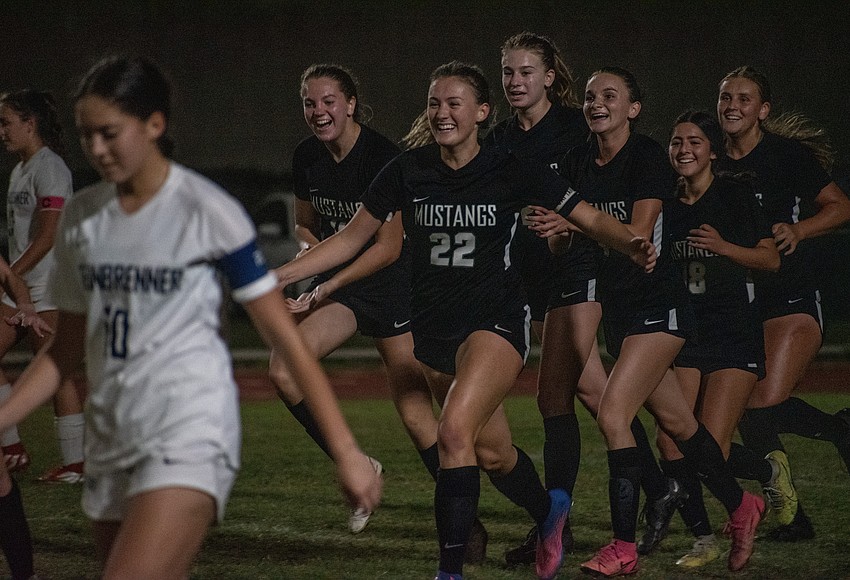 Your Observer | Photo - Lakewood Ranch's Regan Kelly (22) and teammates ...