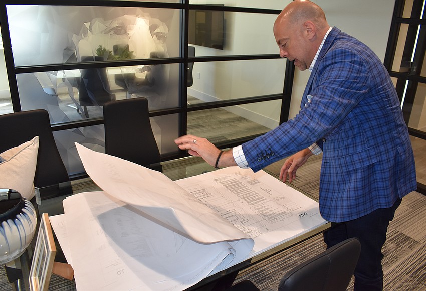 Your Observer | Photo - Daniel Lubner