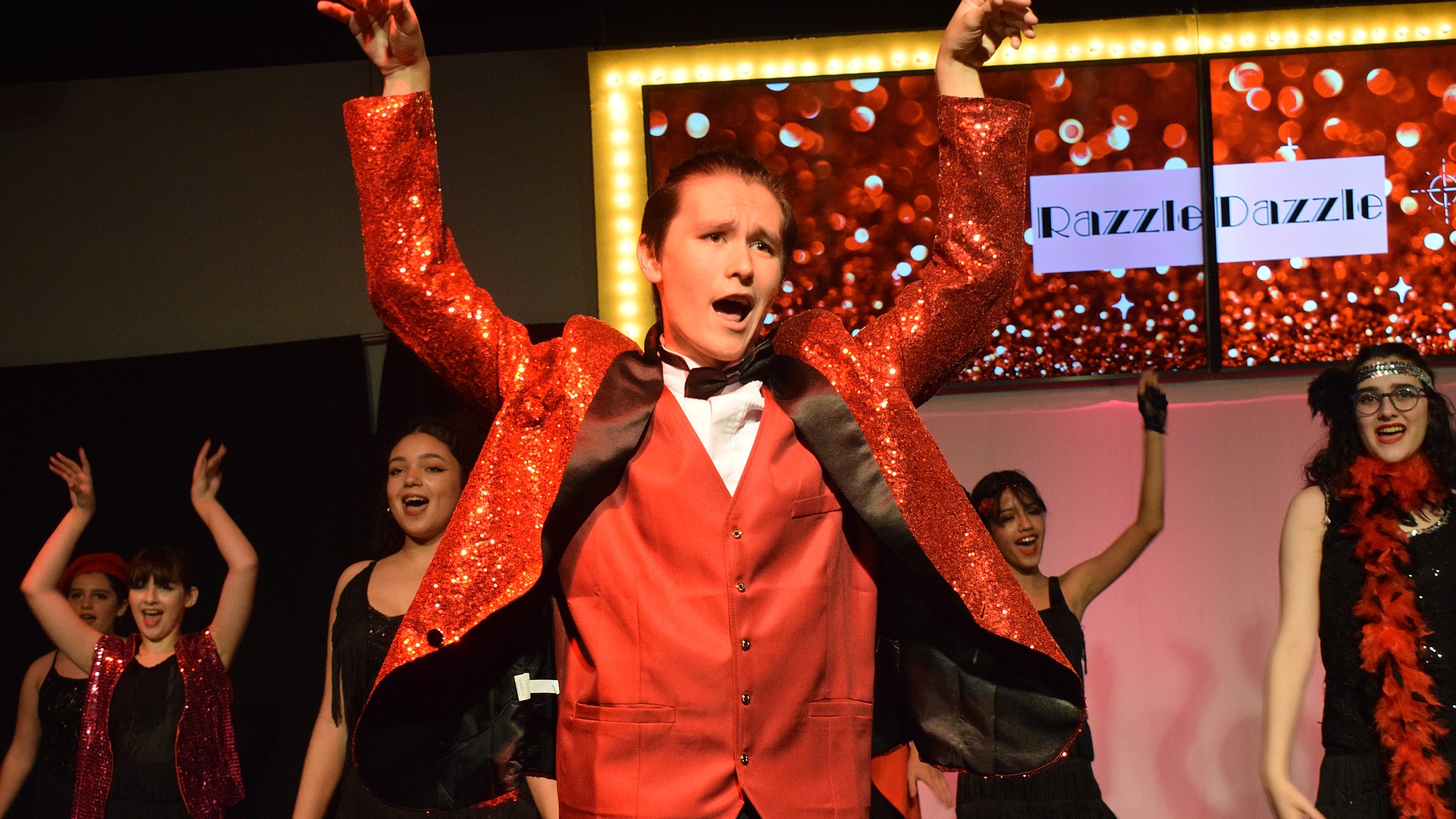 Ovation Theatre's razzle-dazzle thrills audience with 'Chicago' | Your ...