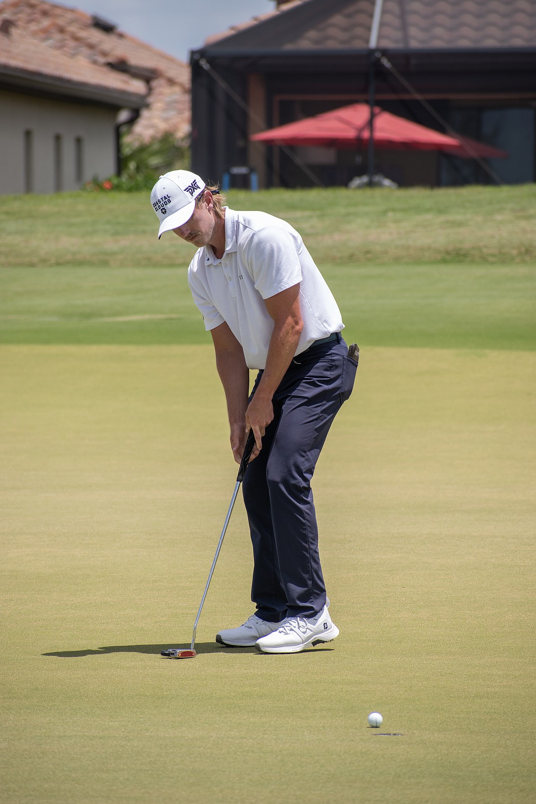 Photo: Jake Knapp putts for birdie on the No. 17 hole at Lakewood ...