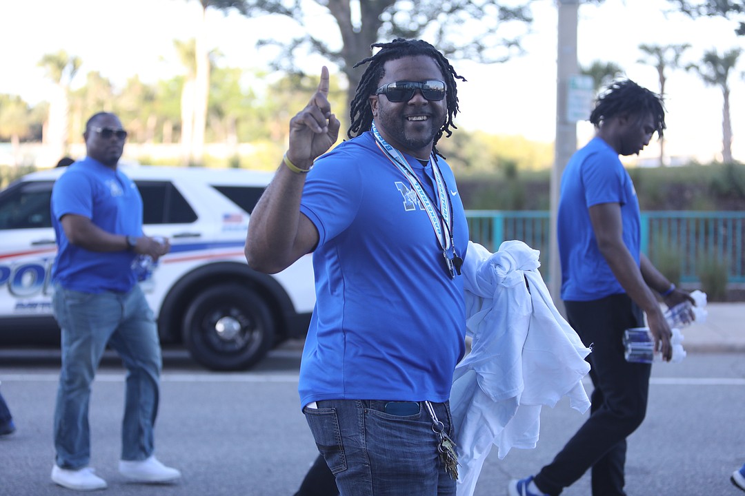 Daytona Beach throws a parade for Mainland's state champs | Observer ...