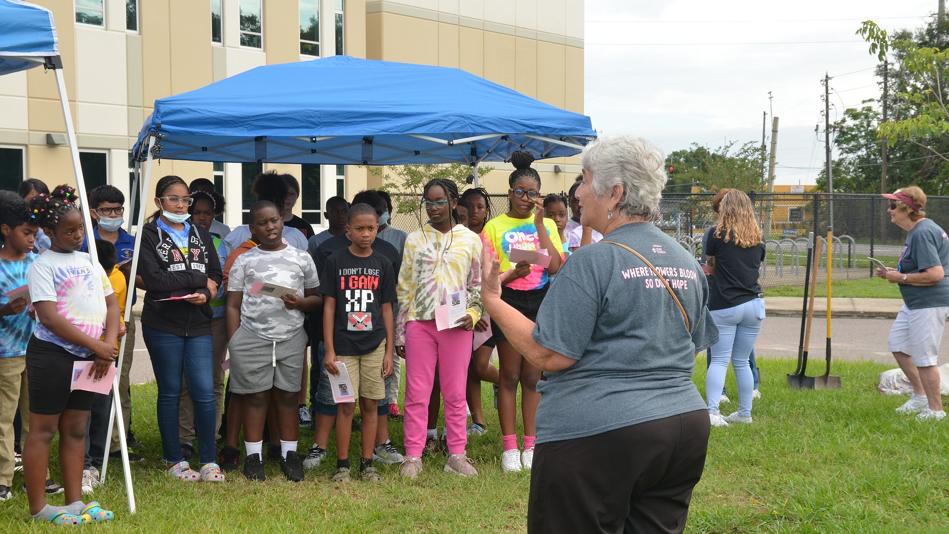 PHOTOS: Garden club continues tree planting at Maxey Elementary | West ...