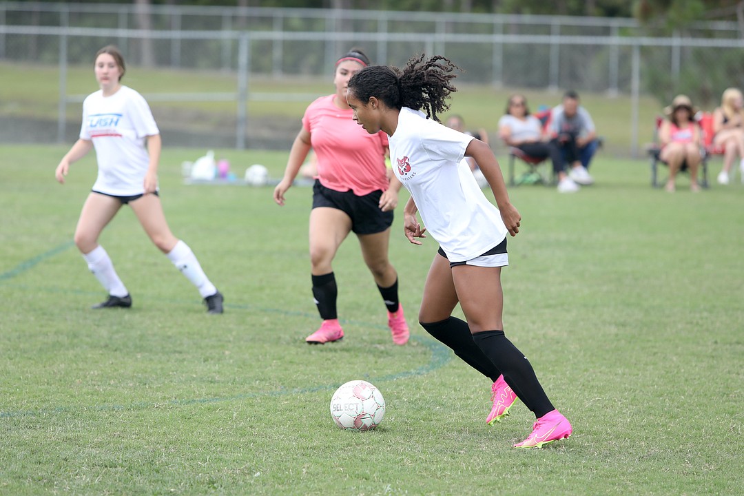 Summer fun league: High school players pick up the pace in 7v7 games ...