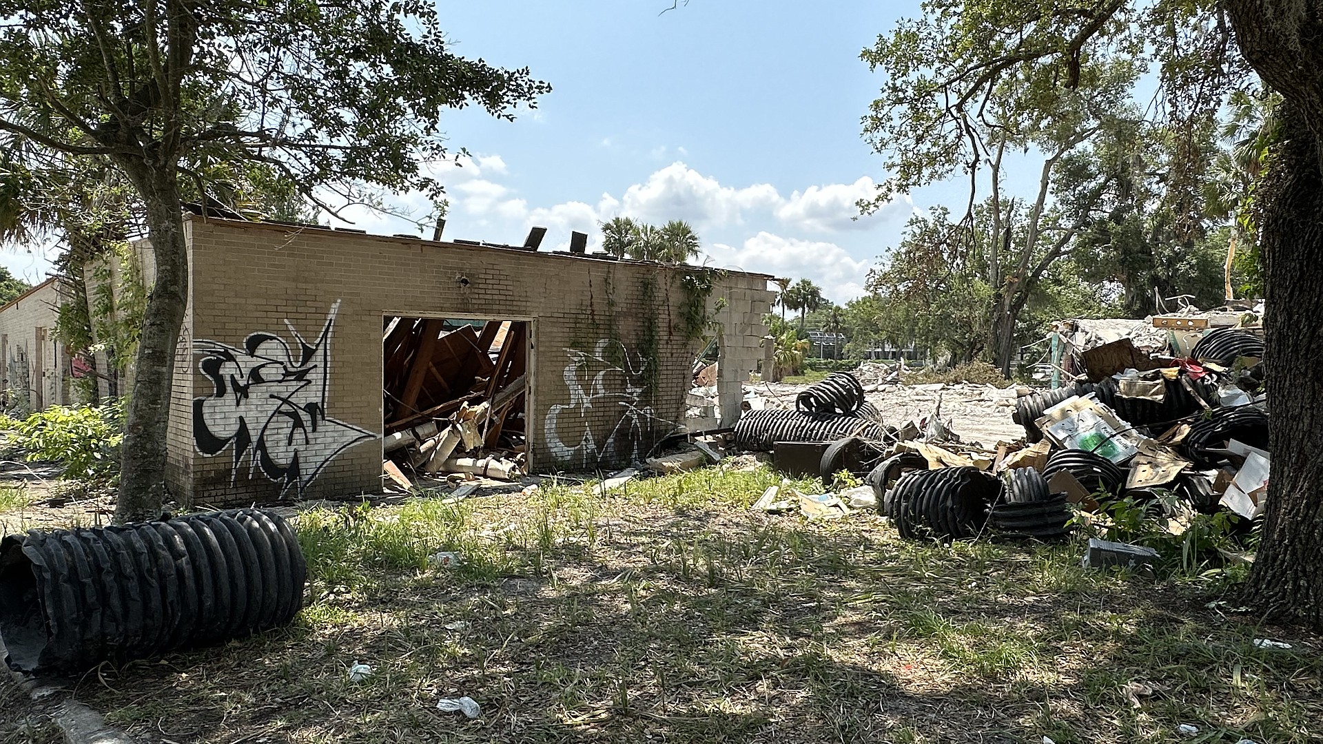 Photo gallery: The demolition of the former Thunderbird Motor Hotel and ...