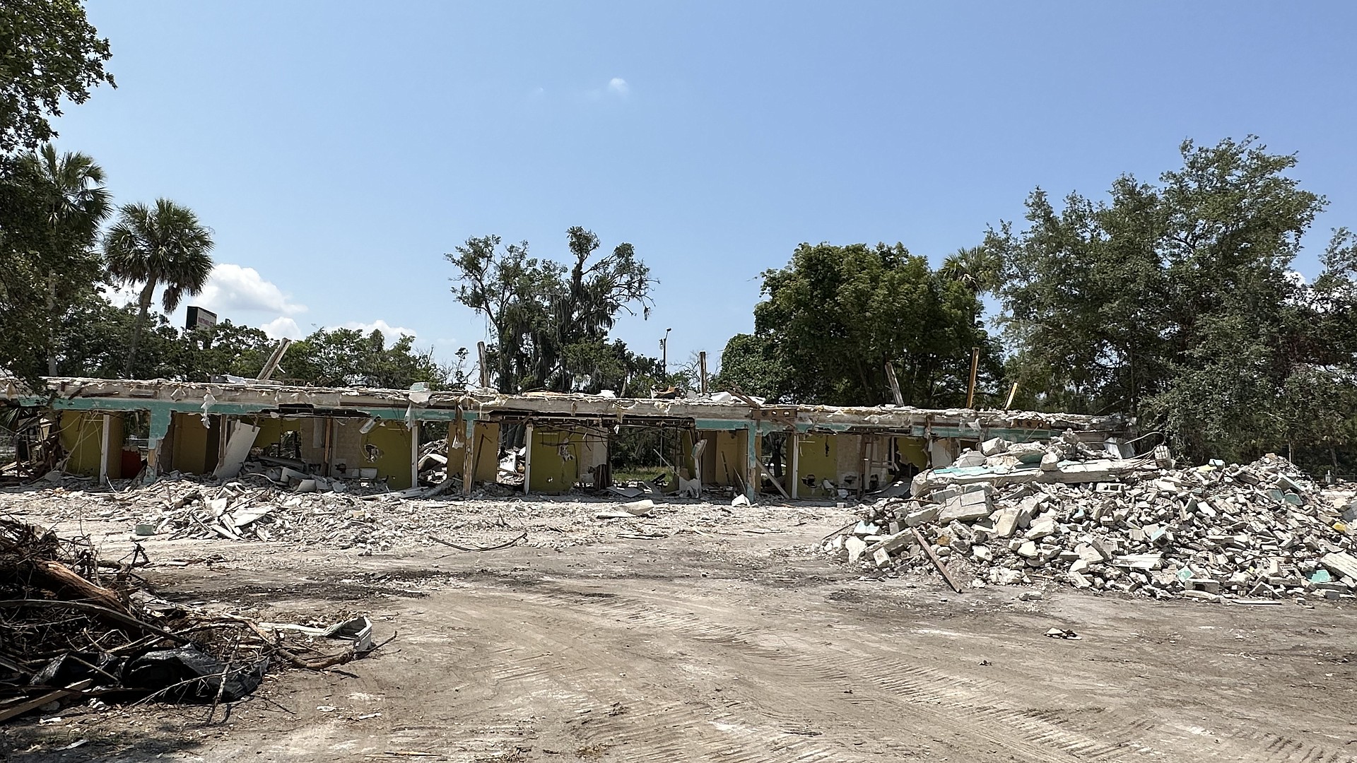 Photo gallery: The demolition of the former Thunderbird Motor Hotel and ...