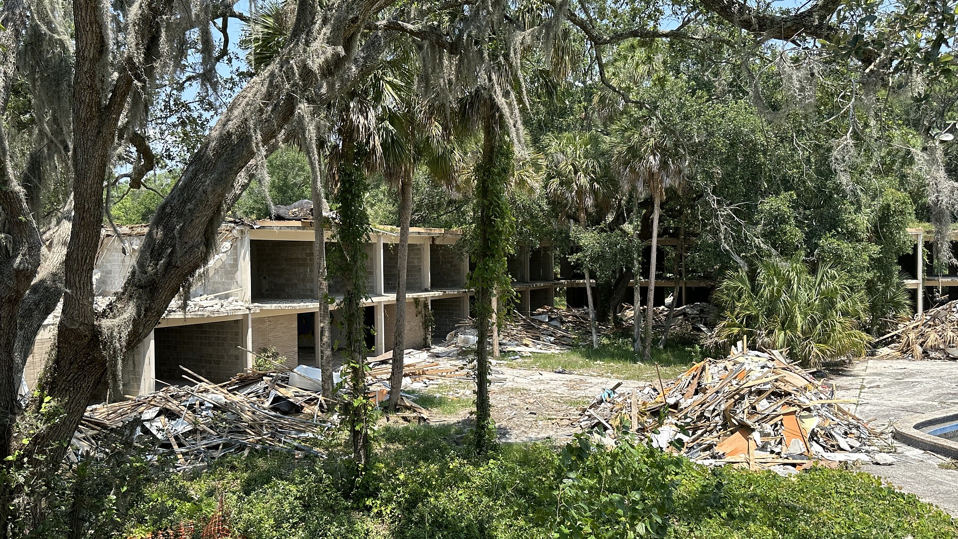 Photo gallery: The demolition of the former Thunderbird Motor Hotel and ...