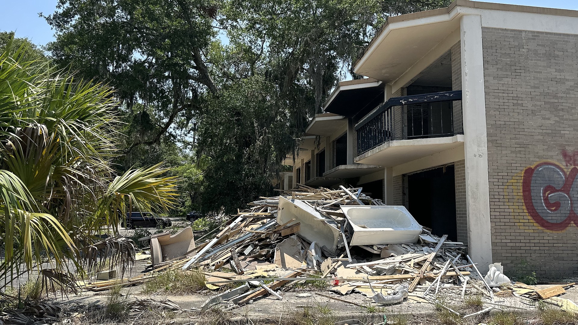 Photo gallery: The demolition of the former Thunderbird Motor Hotel and ...