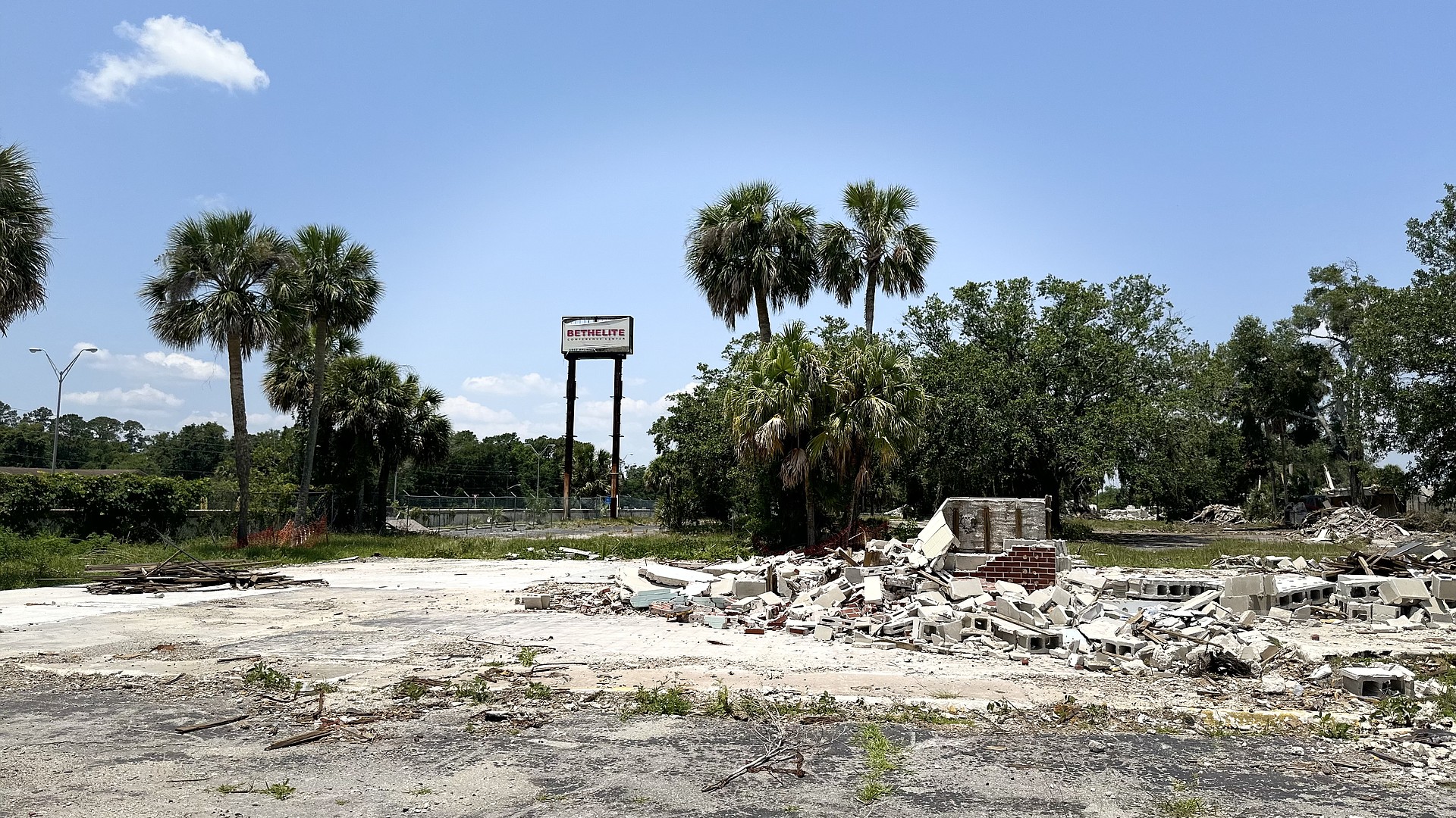 Photo gallery: The demolition of the former Thunderbird Motor Hotel and ...