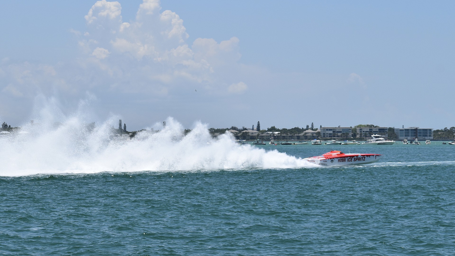 Boat racers power through big waves and summer heat at Grand Prix ...