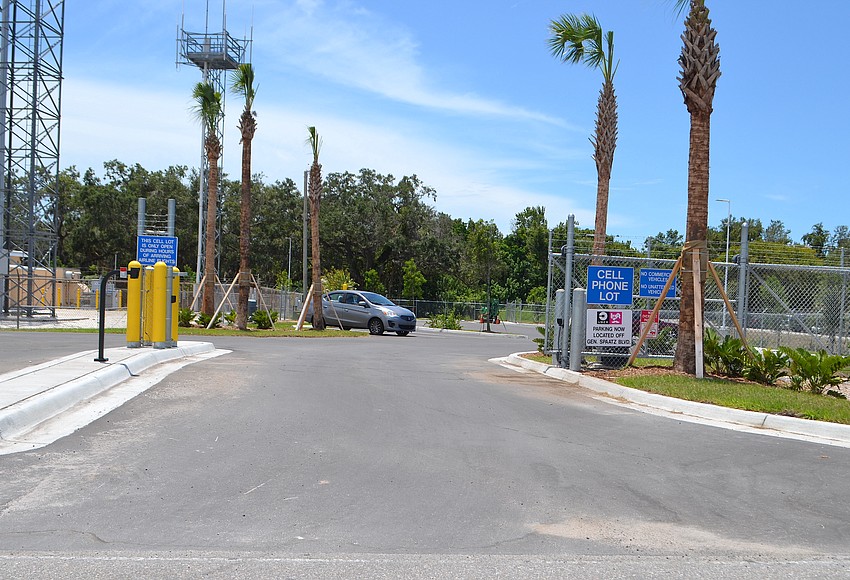 SRQ airport opens new cellphone lot | Your Observer