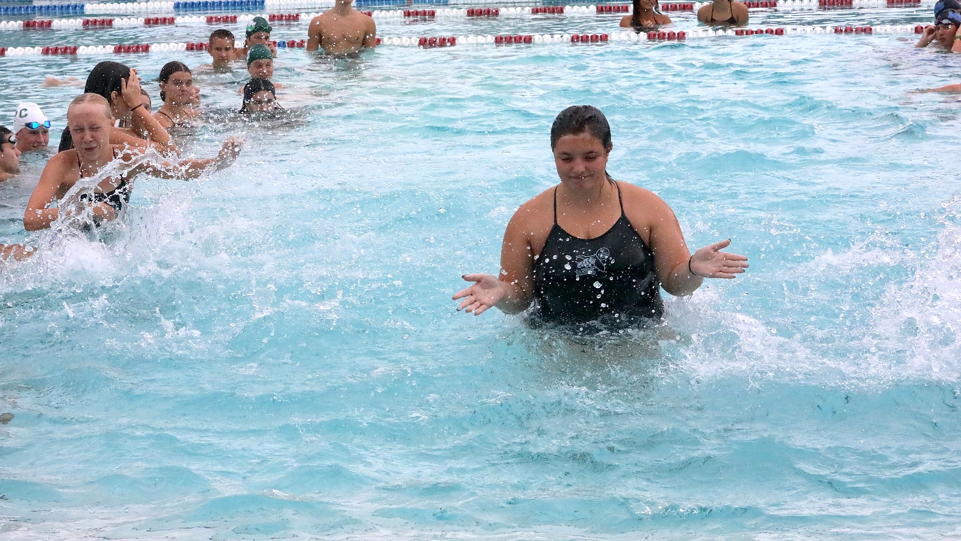 Splash bash: Pirates, Bulldogs honor their senior swimmers | Observer ...