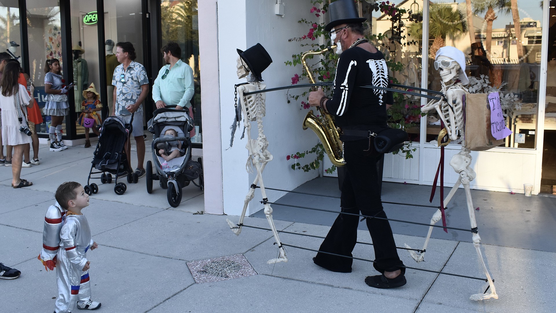 Attendees dress in costumes to impress for Fright Night on St. Armands ...