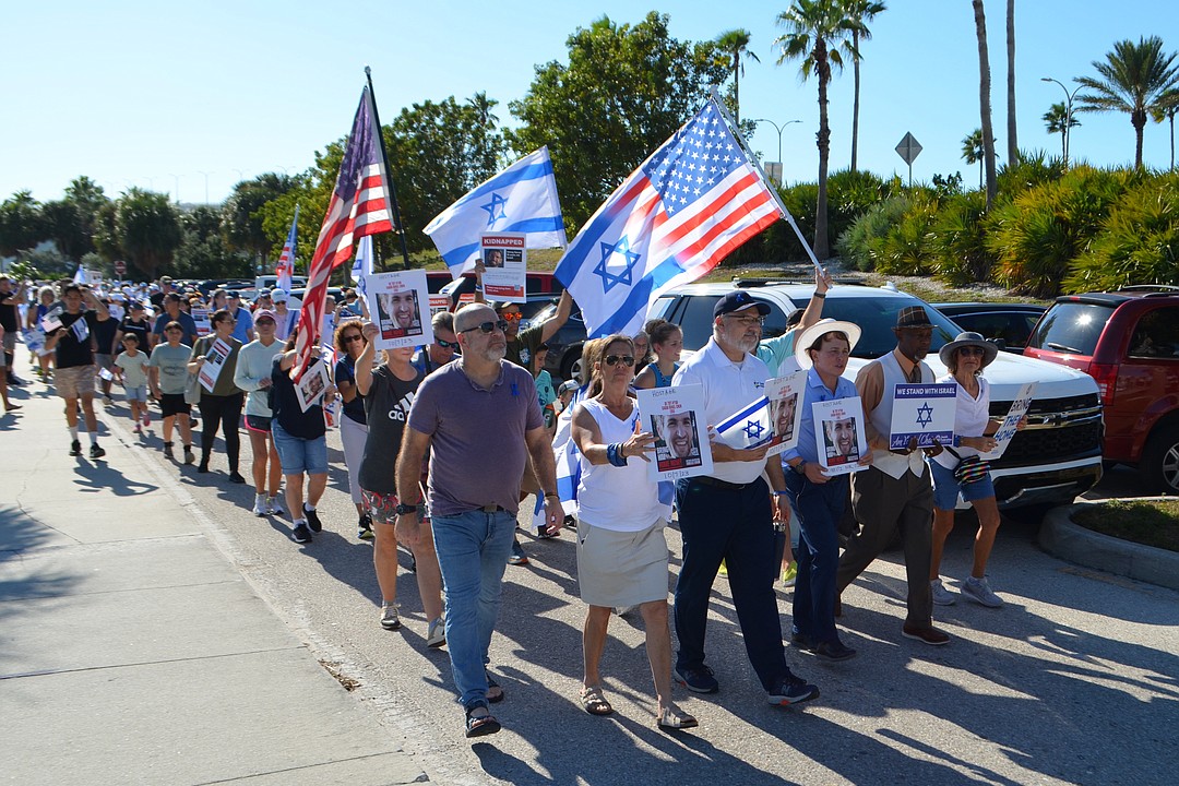 Hundreds march across Ringling Bridge in support of Israel | Your Observer