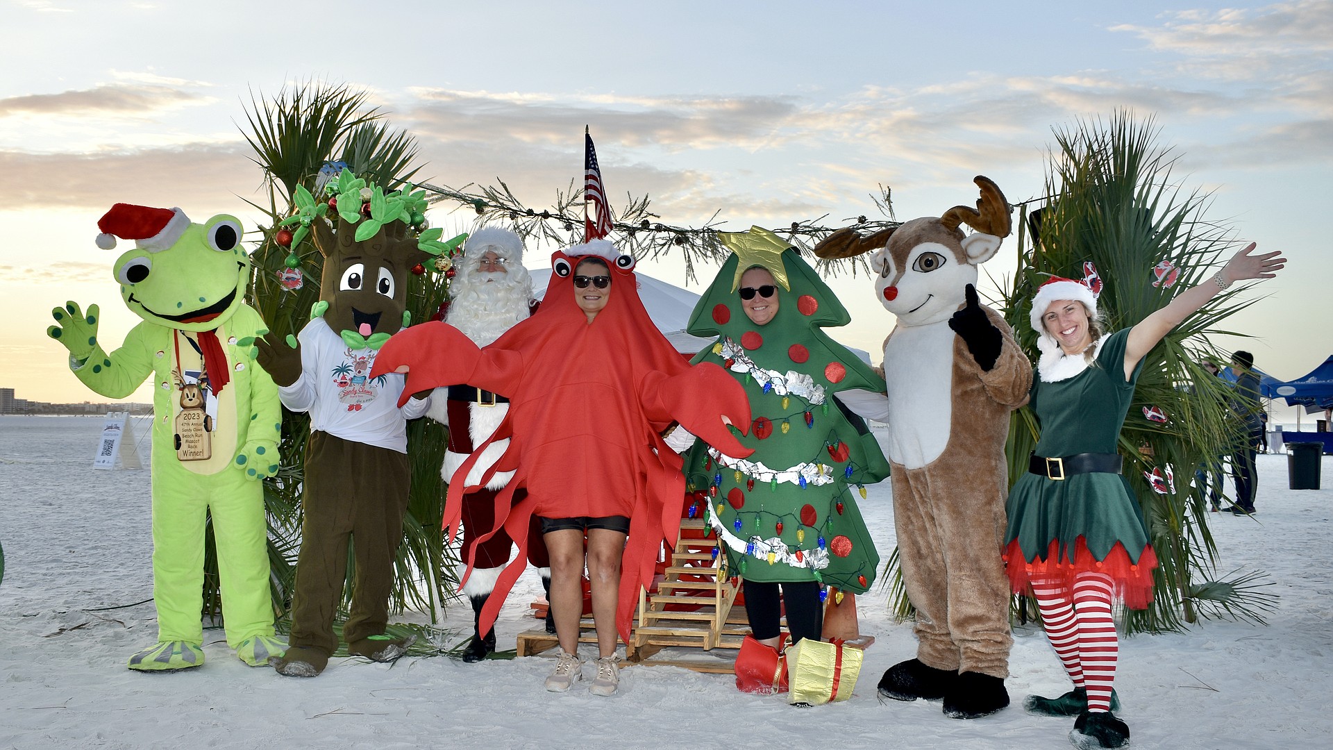 Siesta Key holiday tradition continues at Sandy Claws Beach Run | Your ...