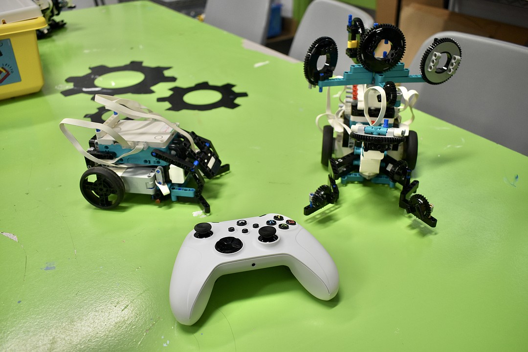 Student-designed Lego robots battle in Fab Lab competition | Your Observer